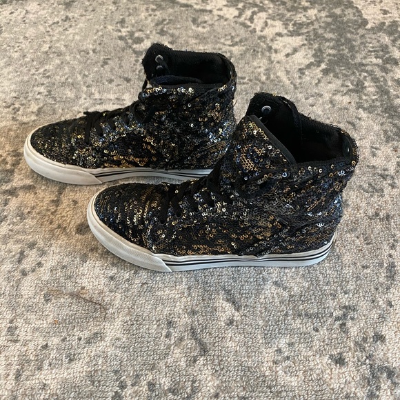 Supra | Shoes | Supra Girls Skytop Black Gold Sequin Sneakers | Poshmark